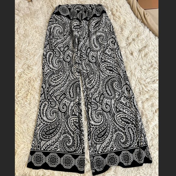Versona | Pants & Jumpsuits | Versona Black And White Paisley Print ...